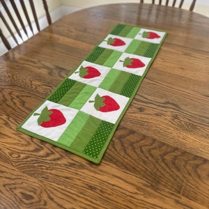 Strawberry Table Runner, Red Green and White Strawberry Table Topper - Etsy