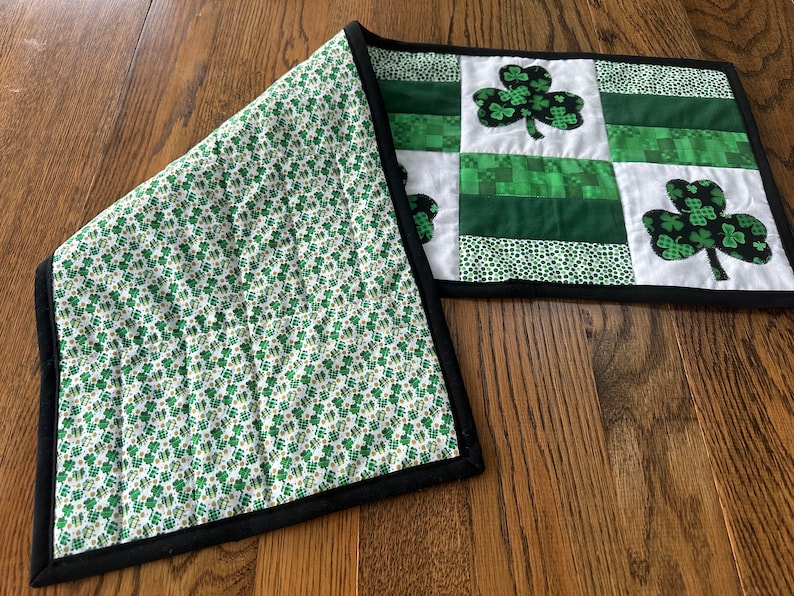 St. Patricks Day Shamrock Tablerunner, Green and White Shamrock Table ...