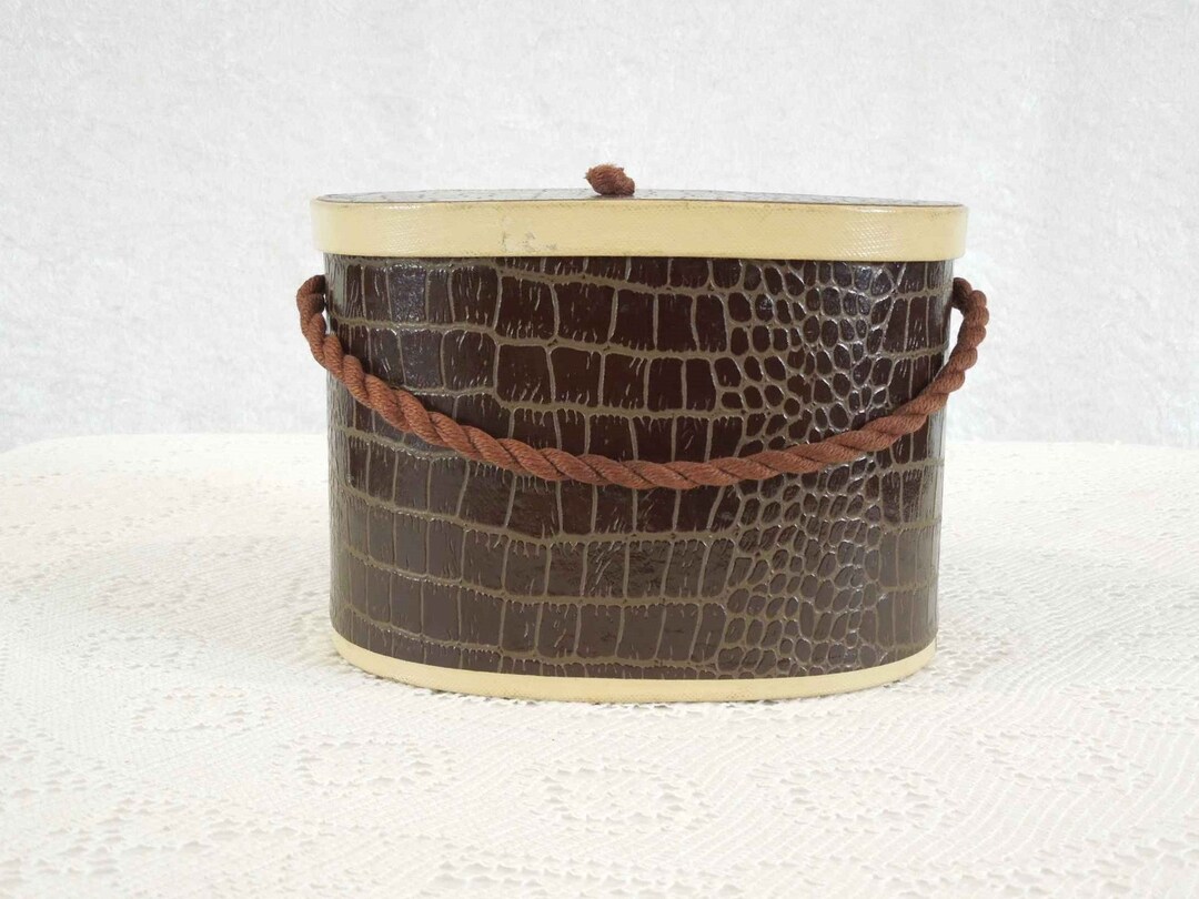 Vintage Oval Carrying Case. Paperboard Box. Attached Cord - Etsy