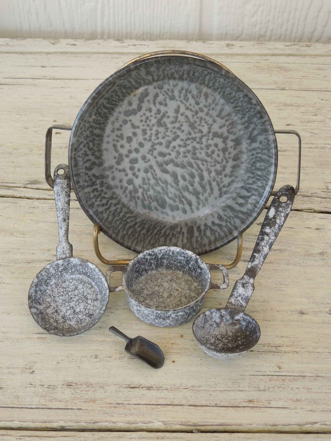 Vintage Graniteware. Miniature Dishes or Salesman Samples. 3 Pans, 1 ...
