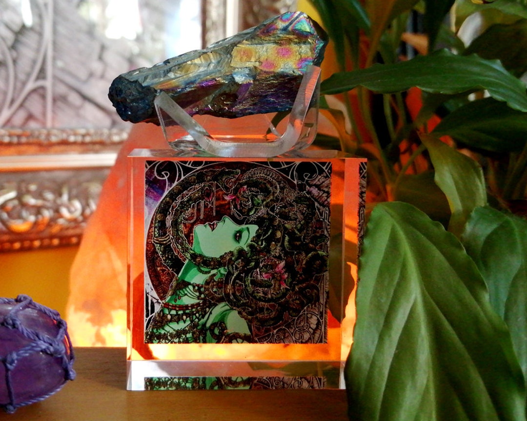 MEDUSA (greek Mythology) the Gorgon Resin Healing CRYSTAL HOLDER Stand ...