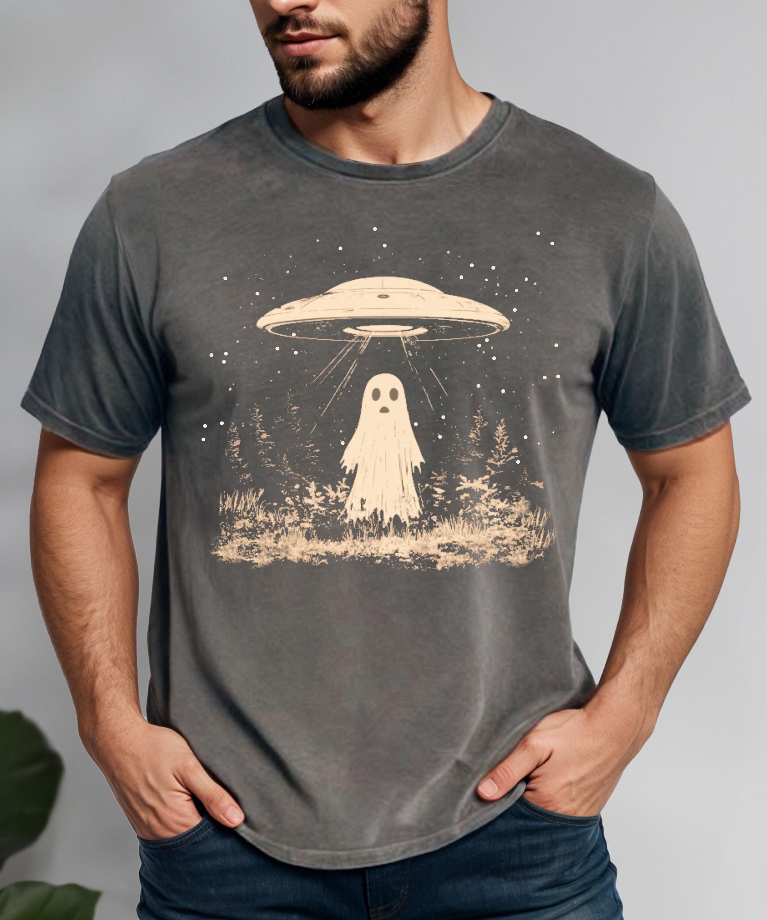 Vintage Alien Abduction Cute Ghost T-shirt UFO Halloween Graphic Tee ...