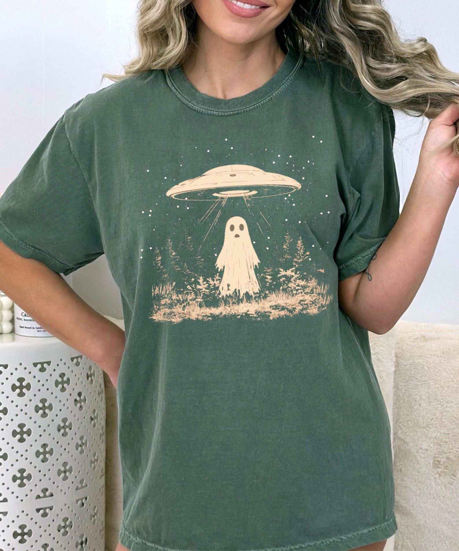 Vintage Alien Abduction Cute Ghost T-shirt - UFO Halloween Graphic Tee ...