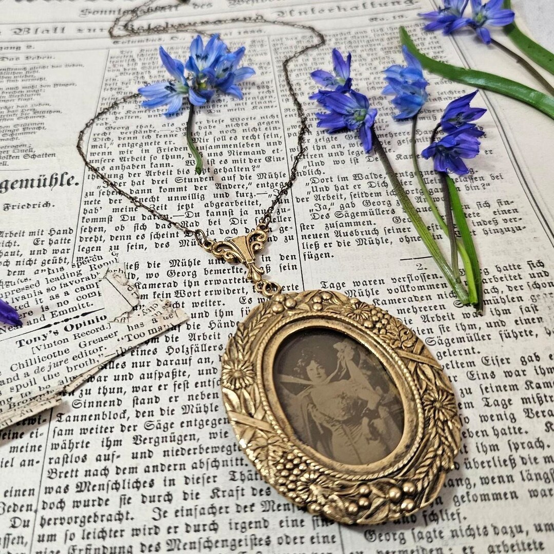 Antique Victorian Revival Vintage Gold Toned Brass Barrel Closure Photo ...