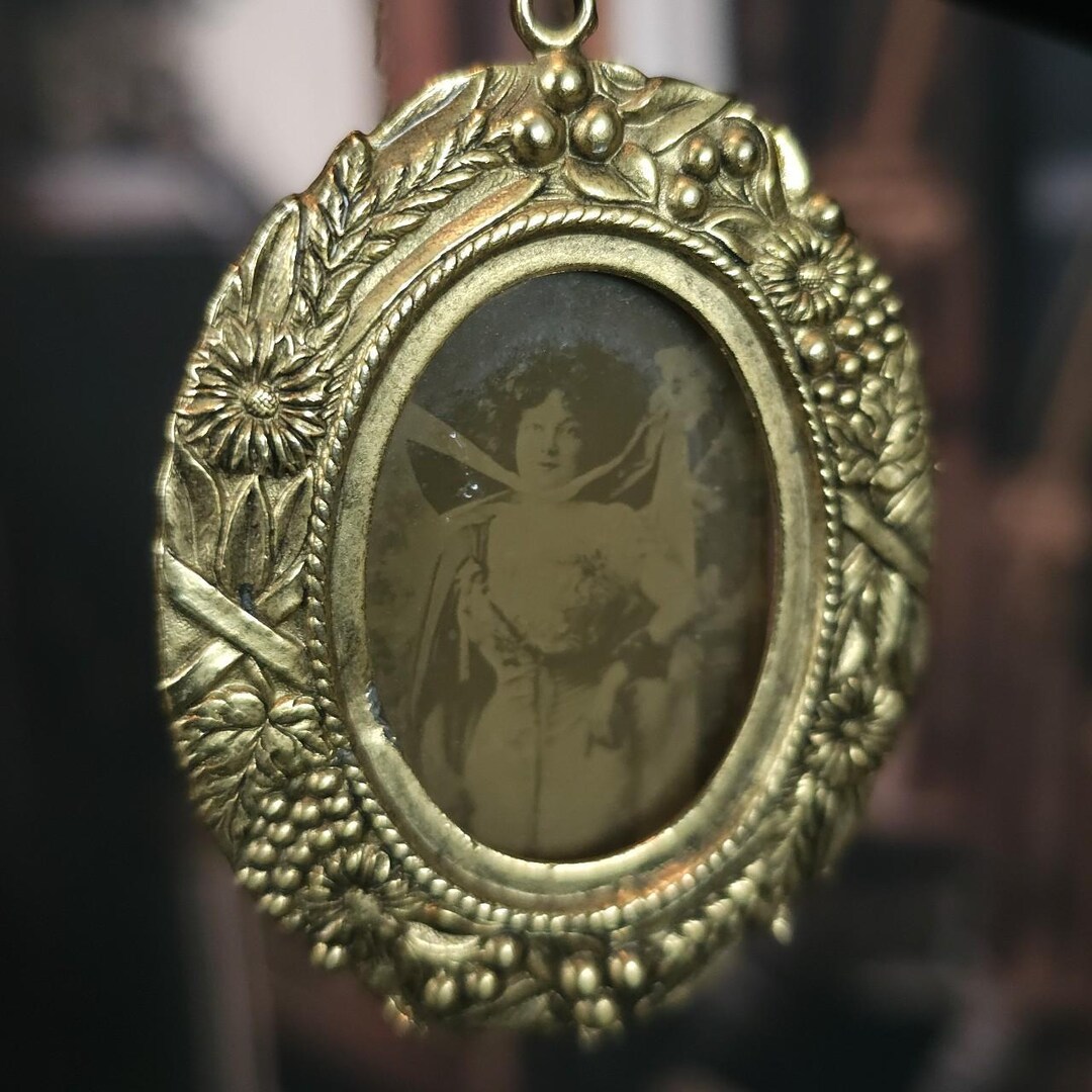 Antique Victorian Revival Vintage Gold Toned Brass Barrel Closure Photo ...