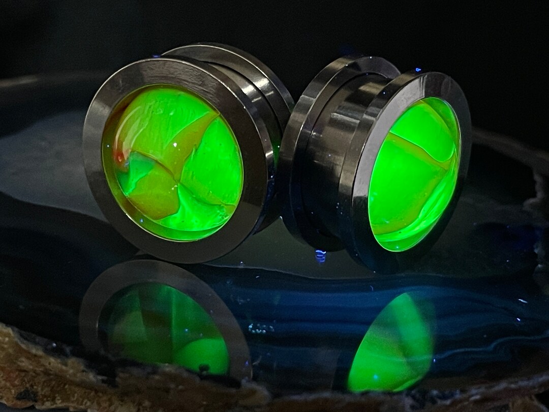 Uranium Red Cat-eye Plugs 11/16 18mm PAIR Stainless Steel Screw Back ...