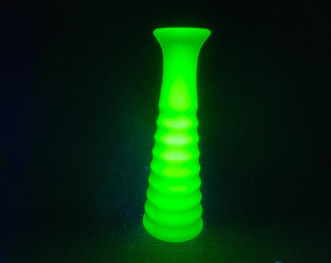Jeanette Jadeite Ribbed Concentric Vase Uranium Vaseline Glass UV ...