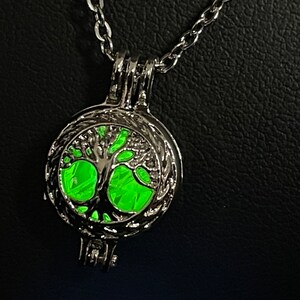 Small Uranium Tree Necklace Fluorescent UV Vaseline Glass Celtic Style ...