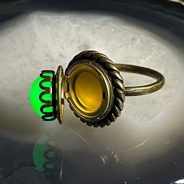 Poison Ring - Etsy