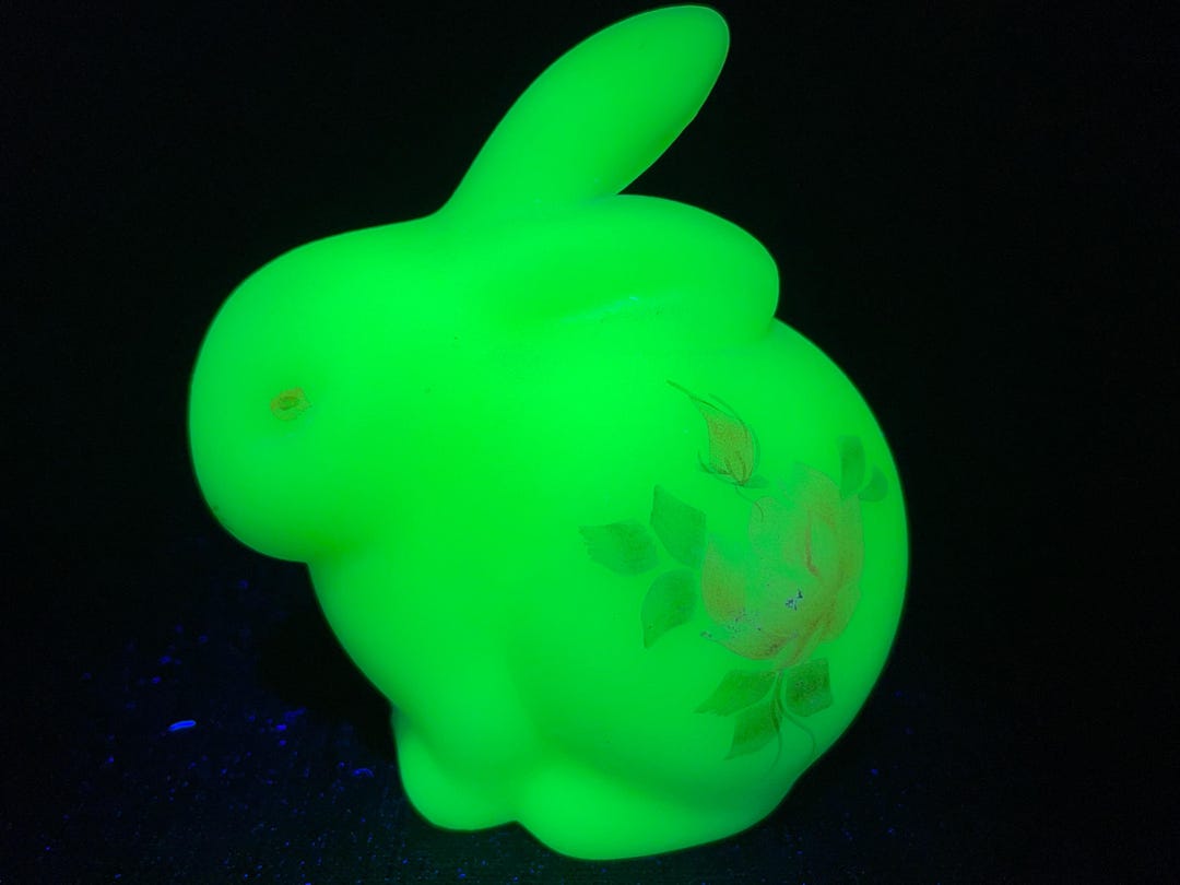 Fenton Satin Custard Uranium Glass Bunny Rabbit Figurine Hand Painted ...