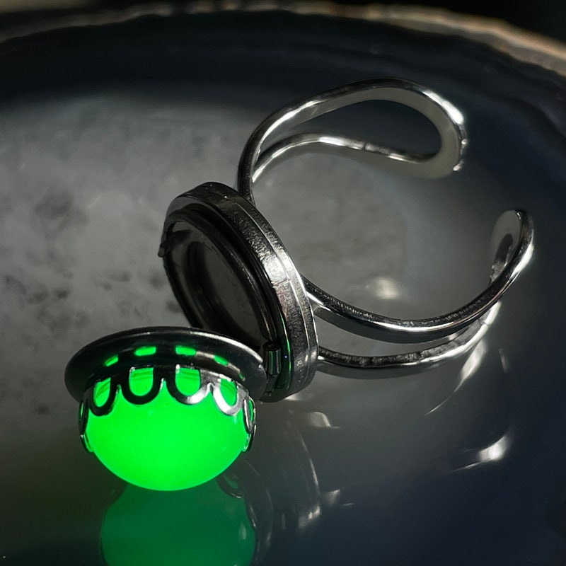 Poison Ring - Etsy