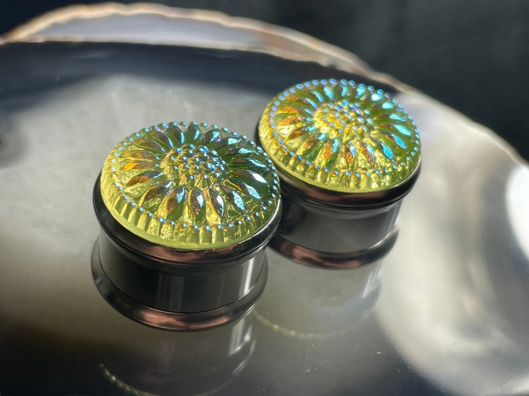 Daisy Uranium Plugs 11/16” (18mm) PAIR Iridescent Fluorescent UV ...