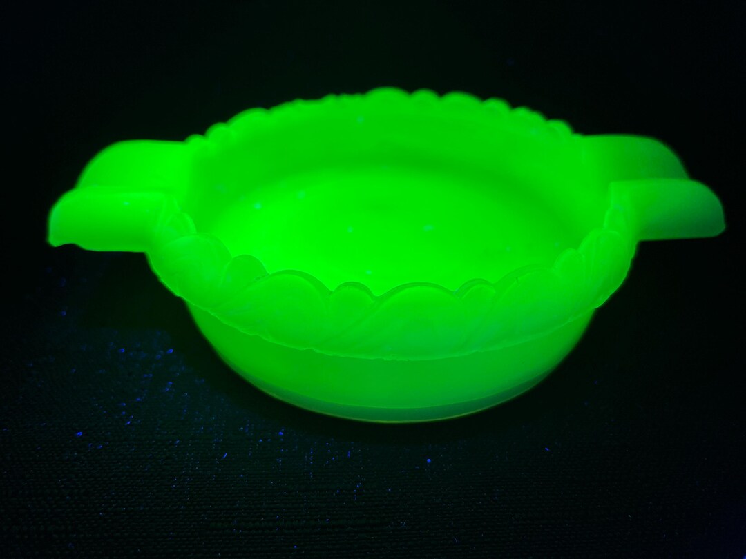 Uranium Glass Ash Tray Cigar Cigarette Alacite by Aladdin White Art ...
