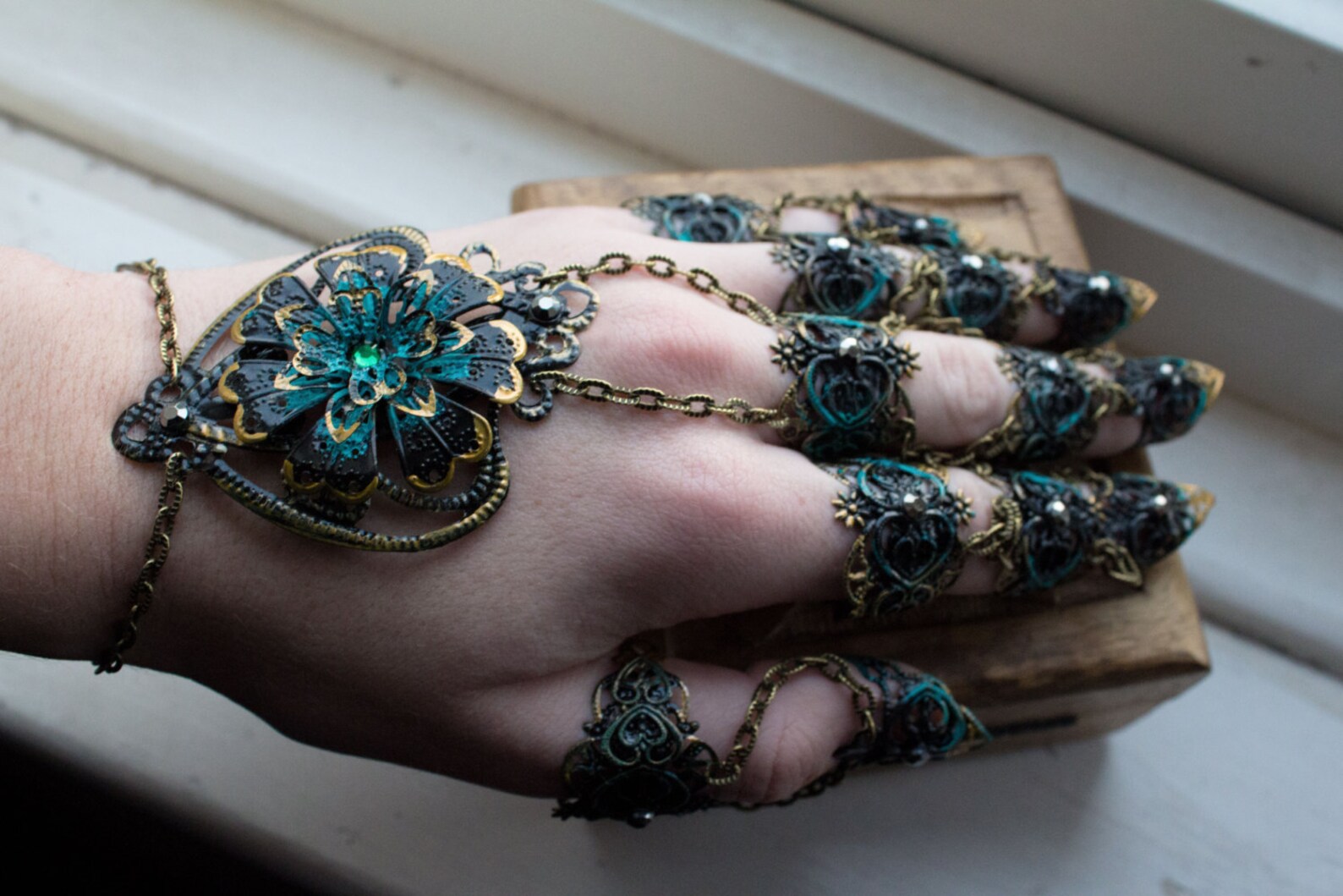 Finger Claws - Full Hand Black Dahlia - Adjustable Armour Rings ...