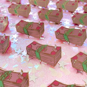 Pink Money Stack Enamel Pin | Gift Bag Jacket Hard Enamel Pin Kawaii ...