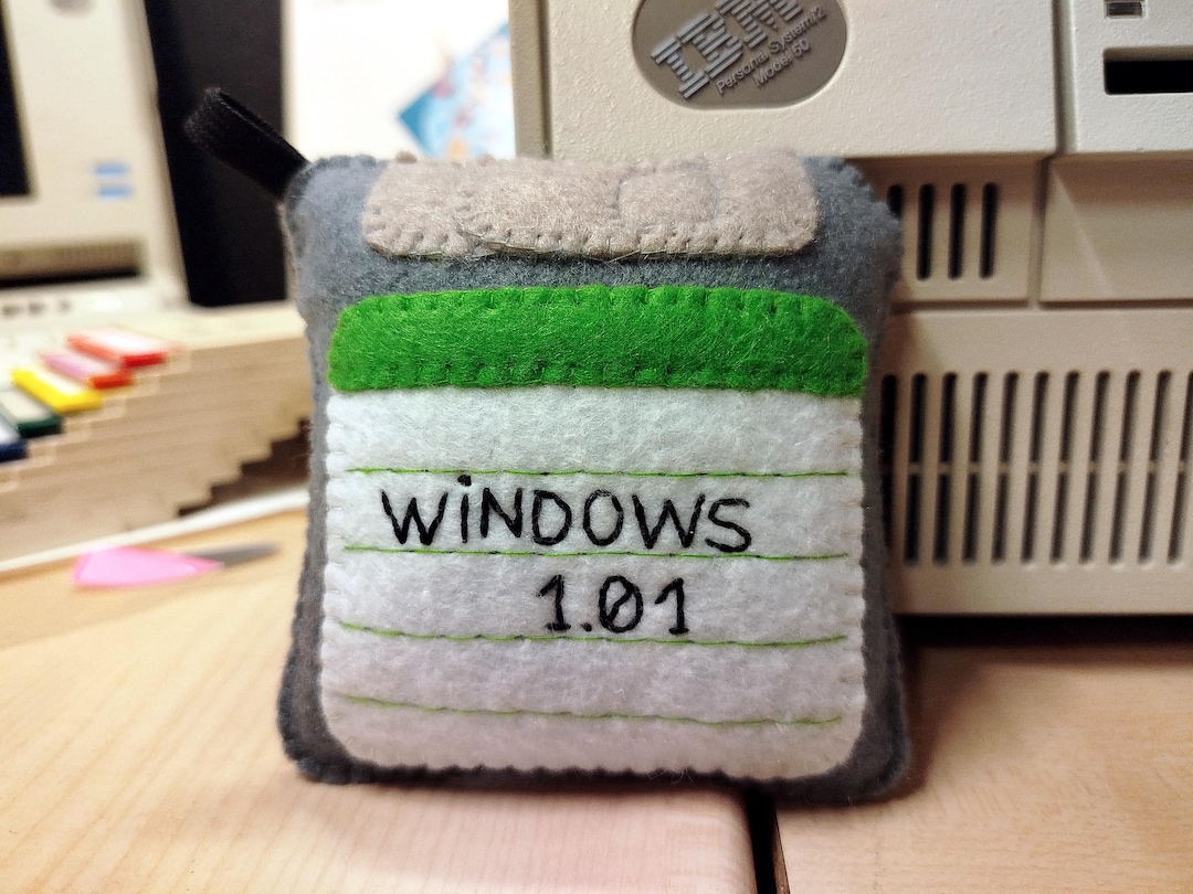 Floppy Disk Ornament - Windows 1.01 Label on a Grey Diskette, 1980s ...
