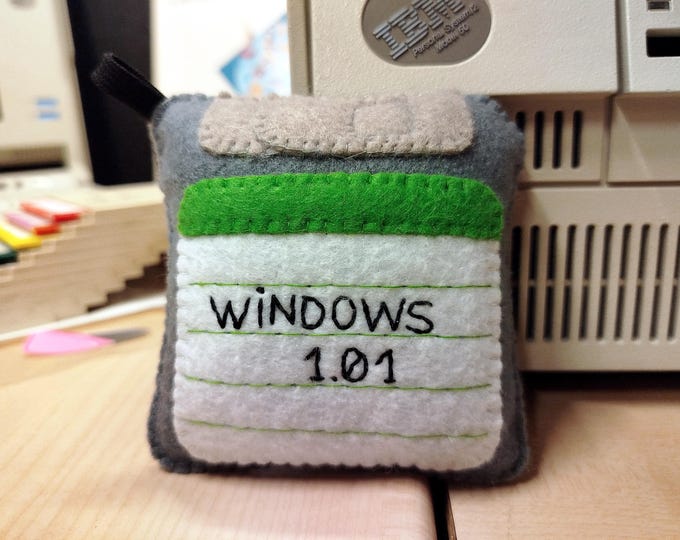 Floppy Disk Ornament - Windows 1.01 Label on a Grey Diskette, 1980s ...
