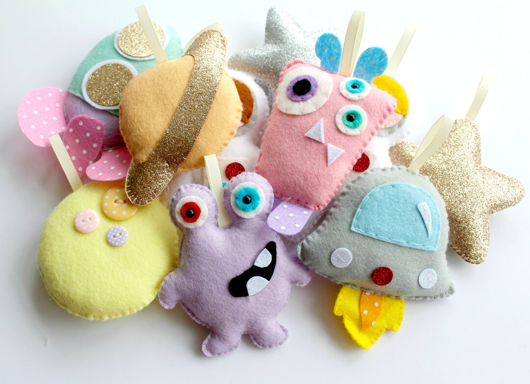 Make Your Own Felt Aliens and Astronauts Garland Kit. Pastel Colourway ...
