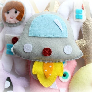 Make Your Own Felt Aliens and Astronauts Garland Kit. Pastel Colourway ...