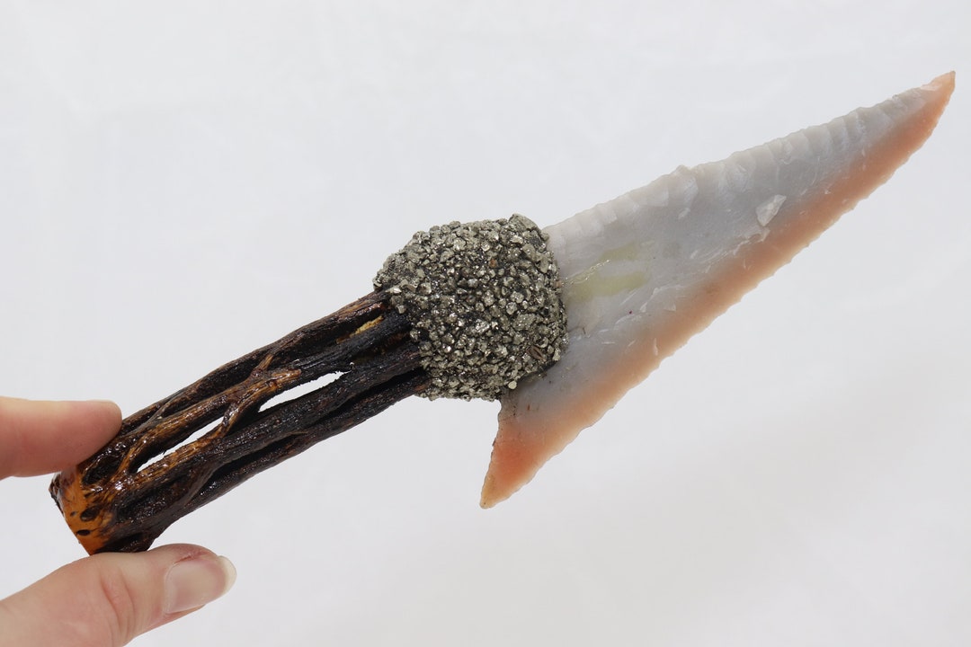 Arkansas Novaculite Knife Using Pressure Flake Flint Knapping on Cholla ...