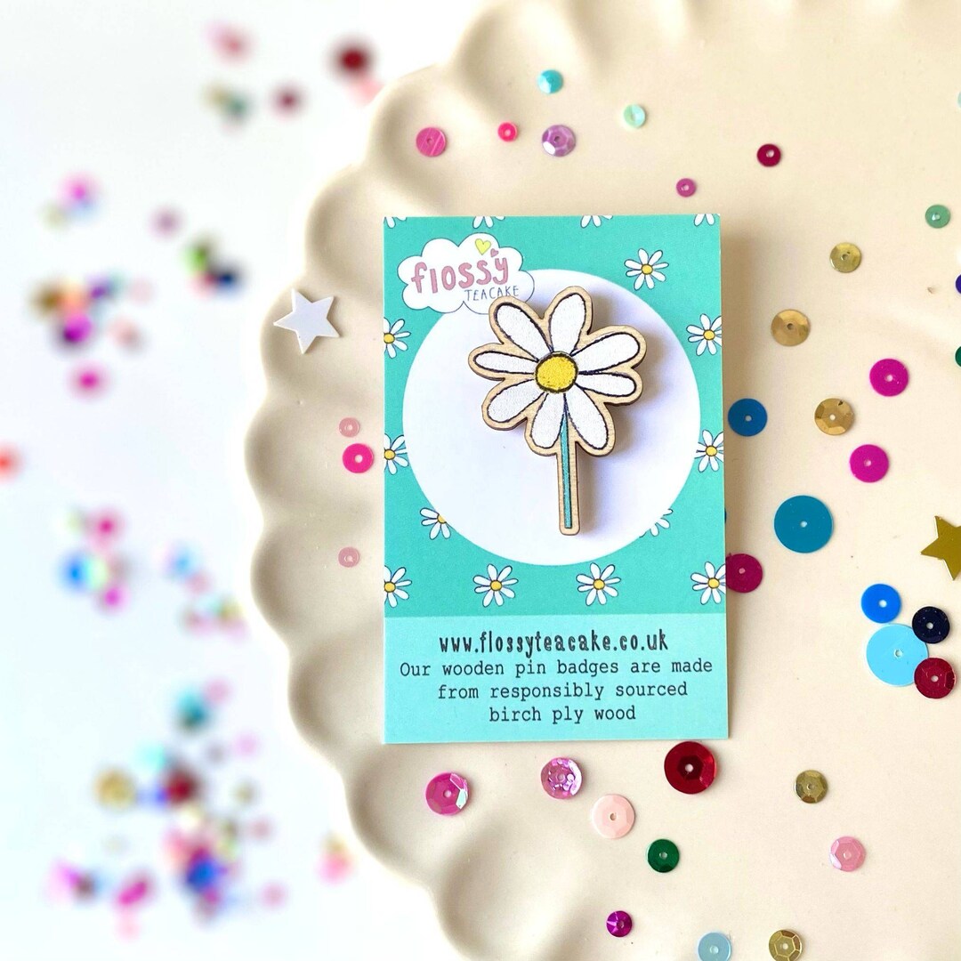 Daisy Badge | Wooden Badge | Daisy Gift | Flower Badge | Pin Badge ...
