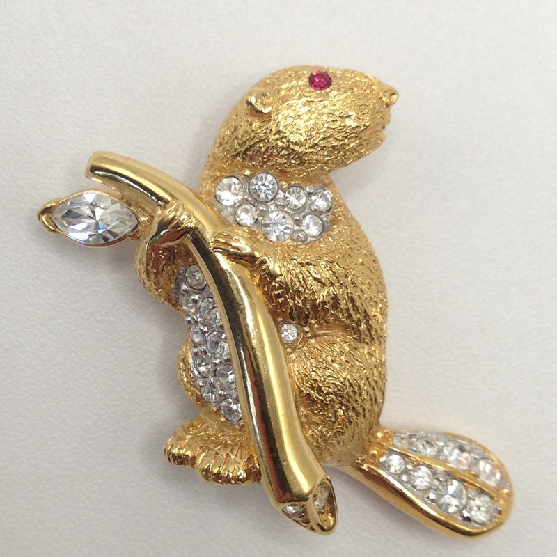 Beaver Brooch - Etsy