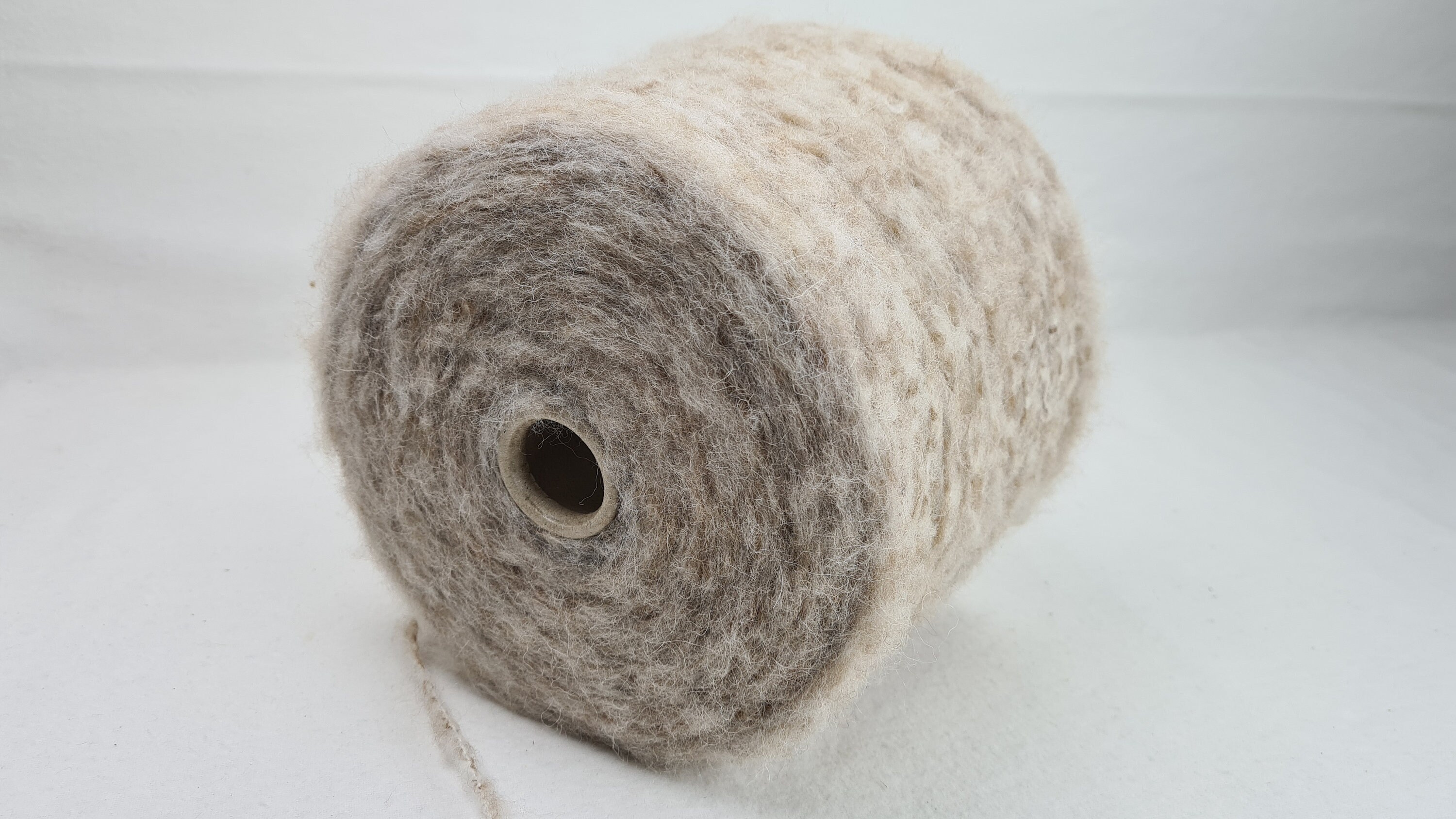 950 G Bobbin Alpaca Blend Yarn Cream Mottled Hand Knitting Yarn Lace ...