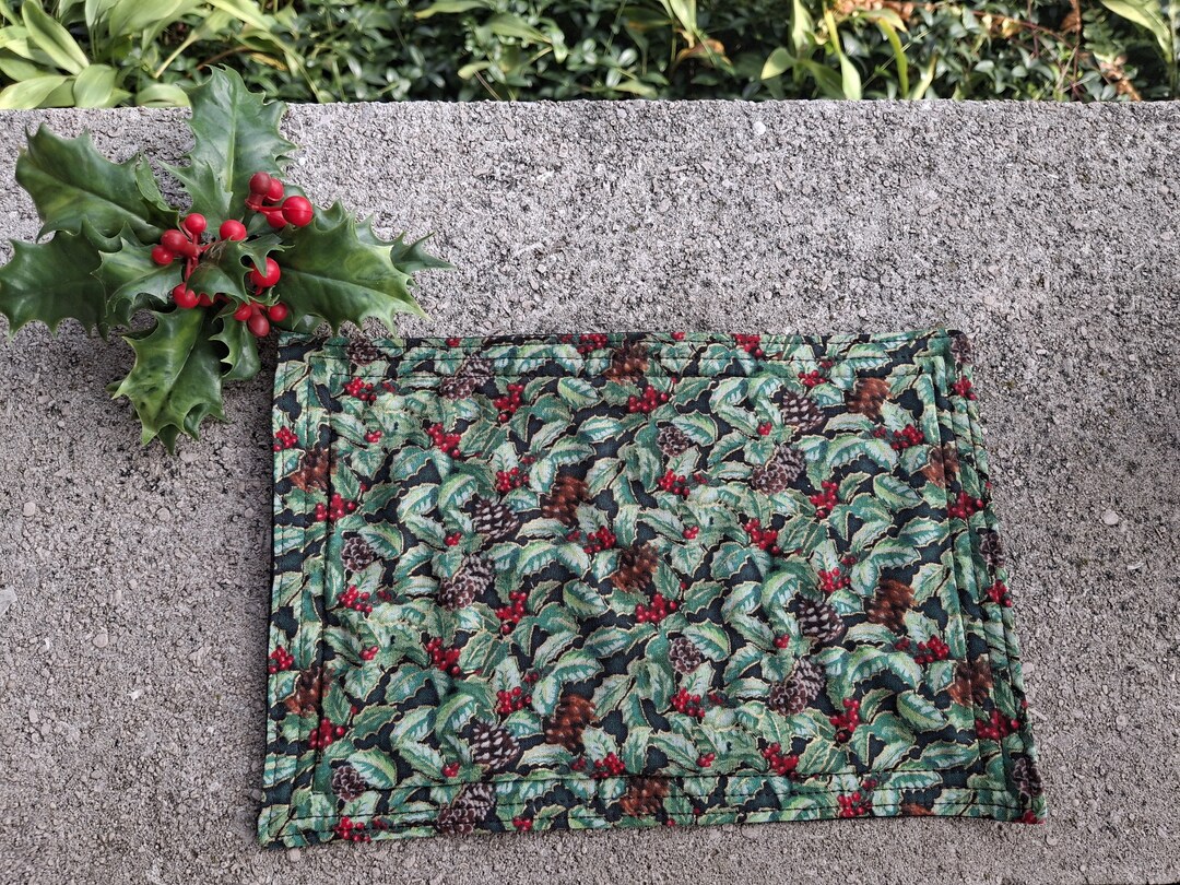 Christmas Mug Rug Holly Snack Mat - Etsy