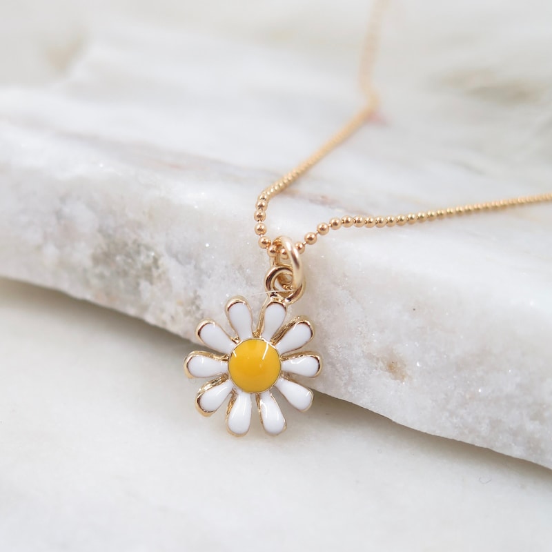 Daisy Necklace - Etsy