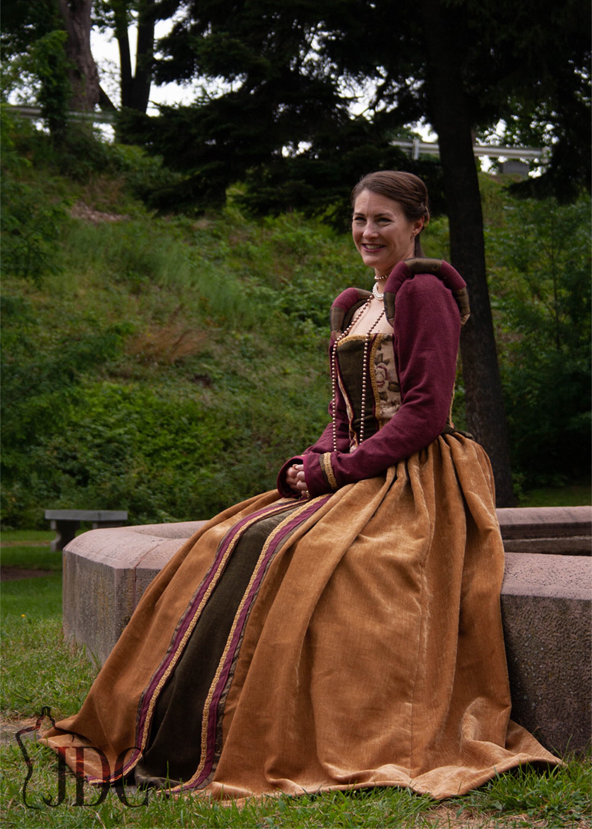 Elizabethan Rose - Etsy