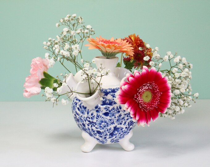Small Tulip Vase on Legs With a Traditional Delft Blue Floral ...