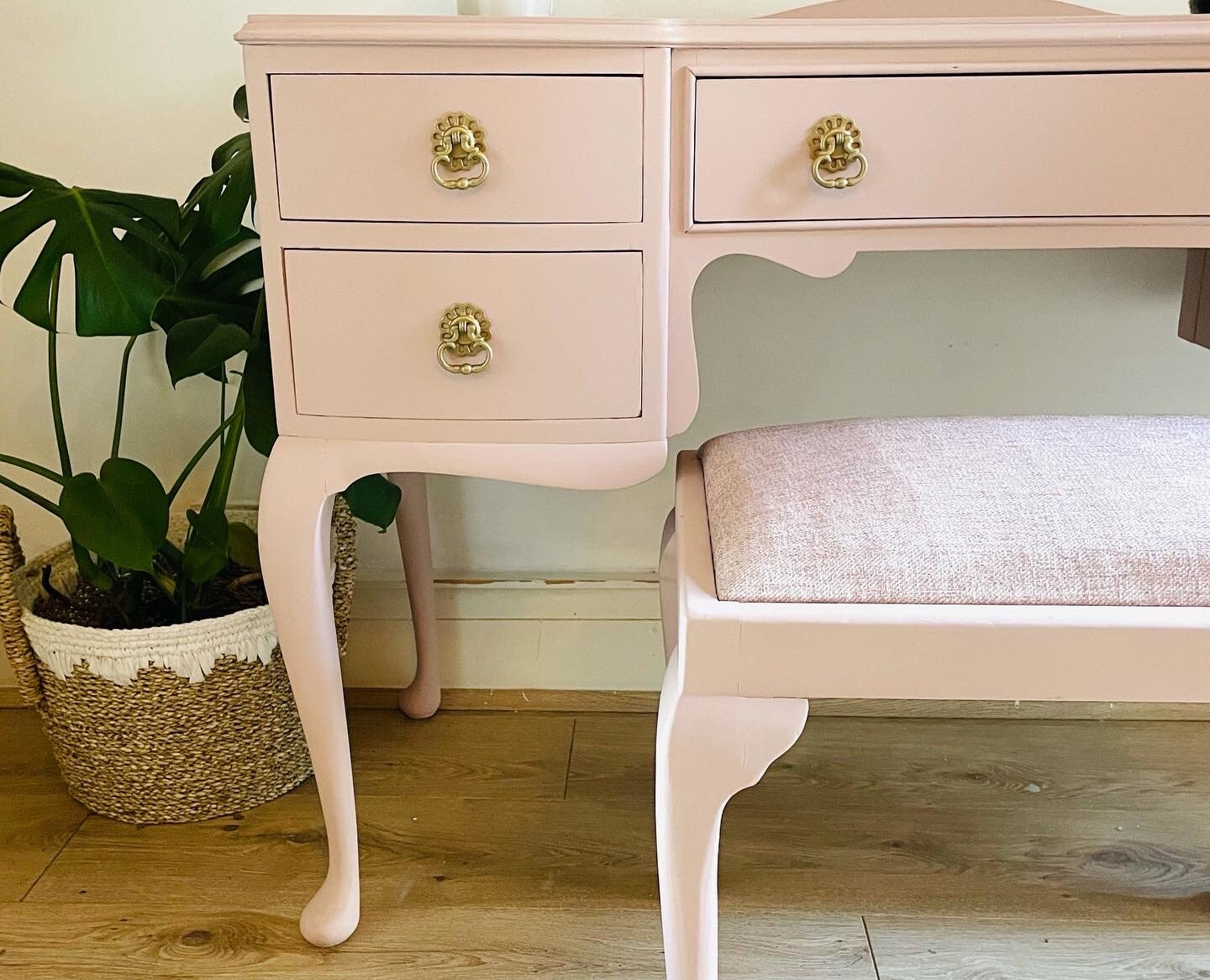 SOLD! Beautiful Vintage Queen Anne Style Dressing Table Painted in ...