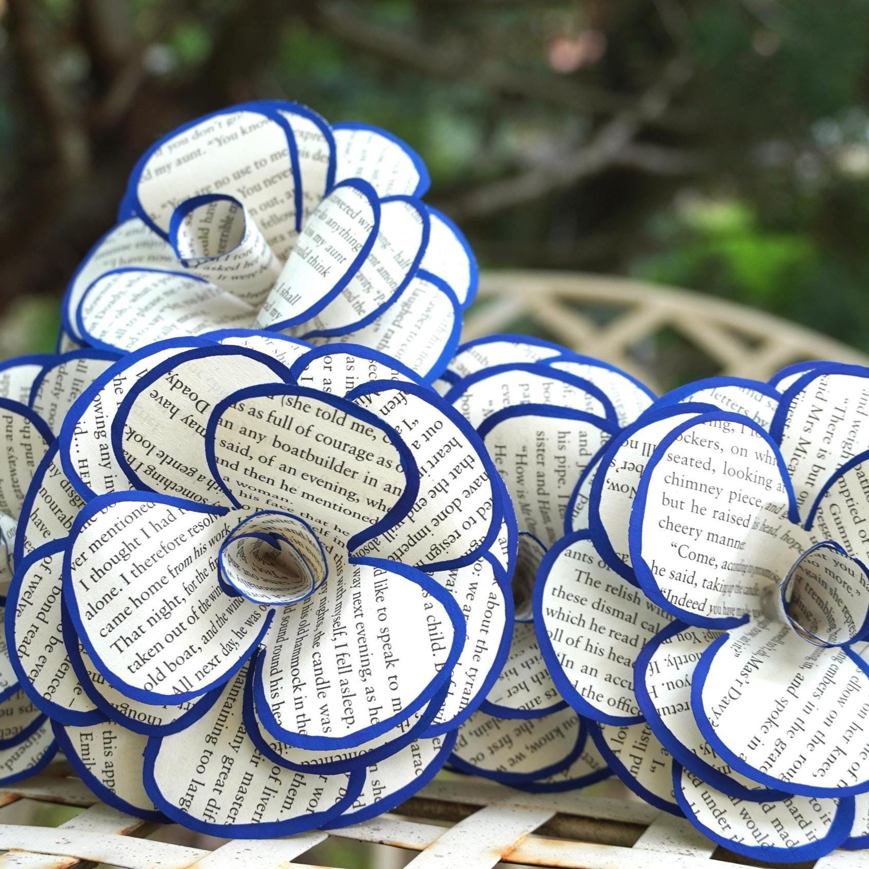 Book Page Roses: Set of 6 Blue-edged Literary Flowers - Etsy