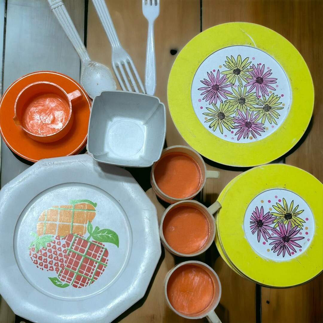 Vintage Melamine Child Toy Dinner Plates, Melmac Cups Harvest Gold 70’s ...
