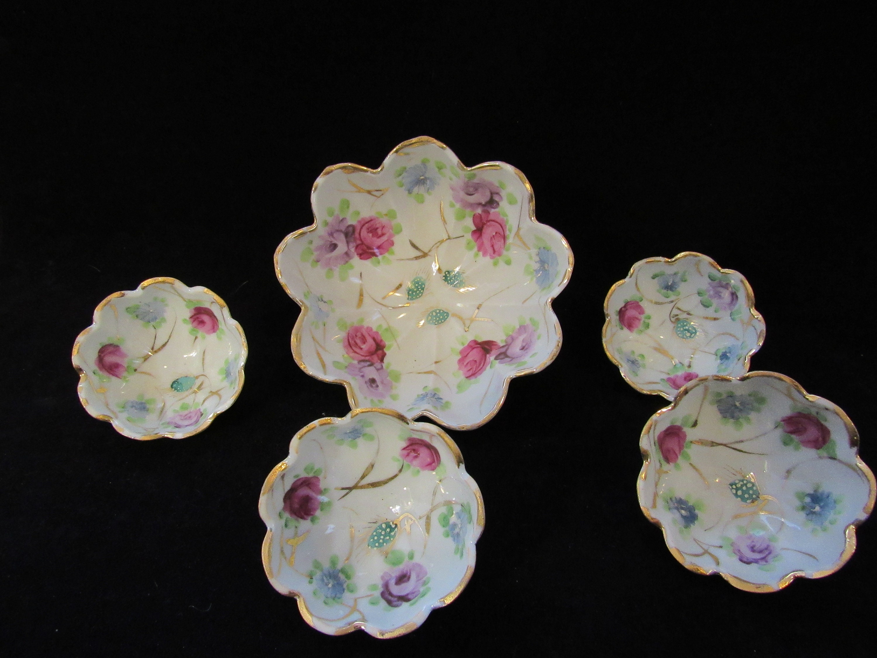 Footed Nut Bowl Set. Hand Painted , Scalloped Edge (1815) - Etsy