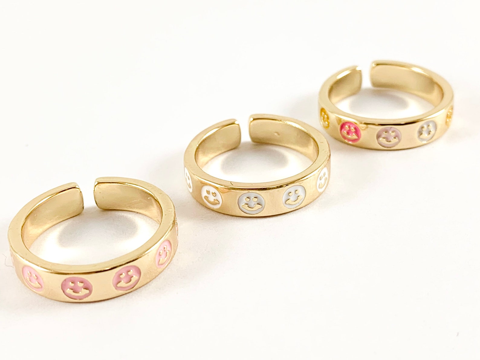 18K Gold Plated Enamel Smiley Face Band Ring. Pink/white/multi-color ...