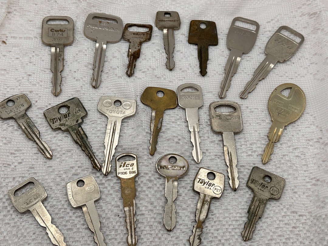 20 Old Truck Keys, Vintage Ford Truck Key Lot, Old Car Key Grab Bag ...