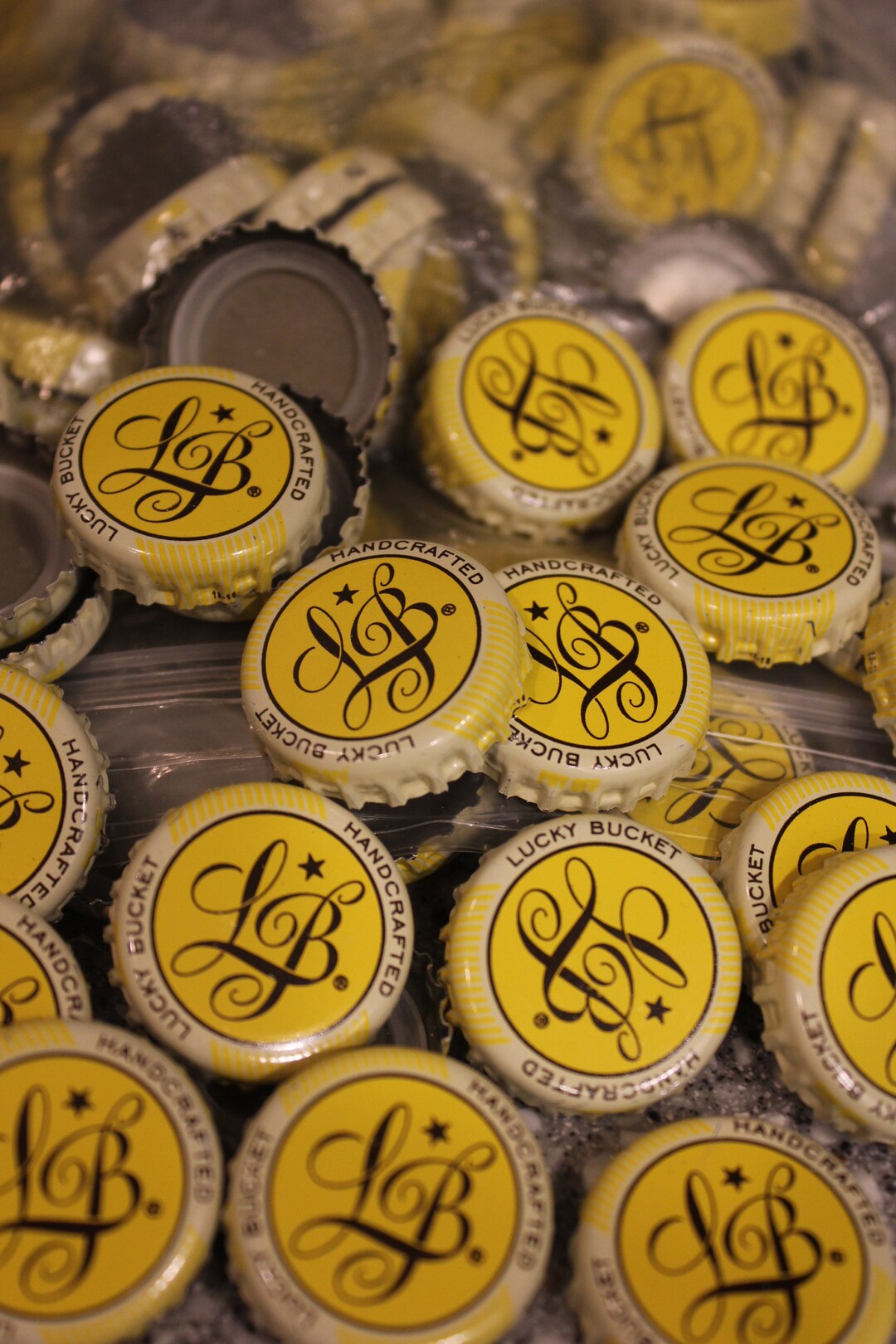 100 Pcs LB Lucky Bucket Soft Yellow Beer Bottle Caps No Dents Fast ...