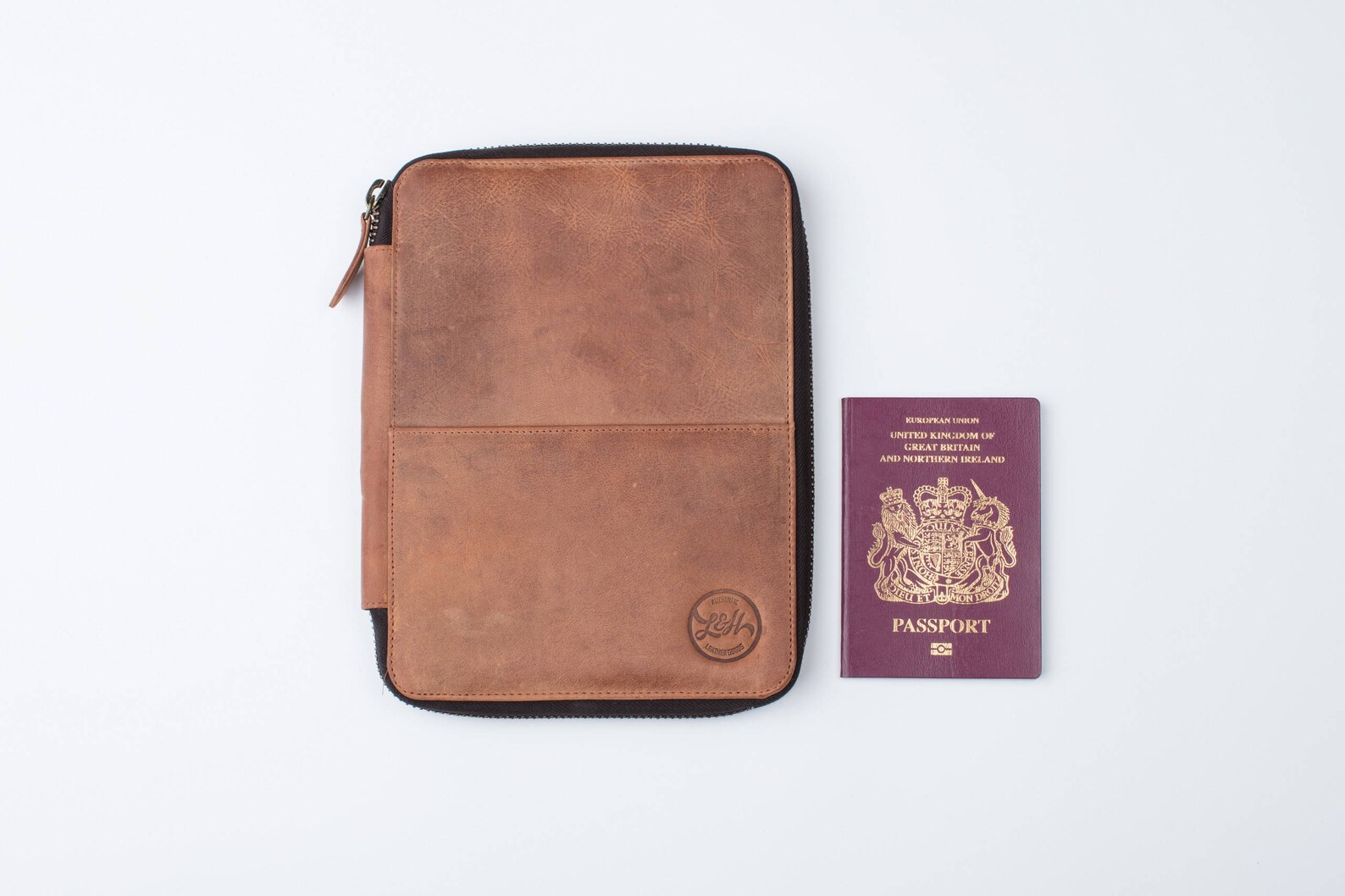 LEATHER TRAVEL WALLET Personalized medium brown Tan Ipad | Etsy UK