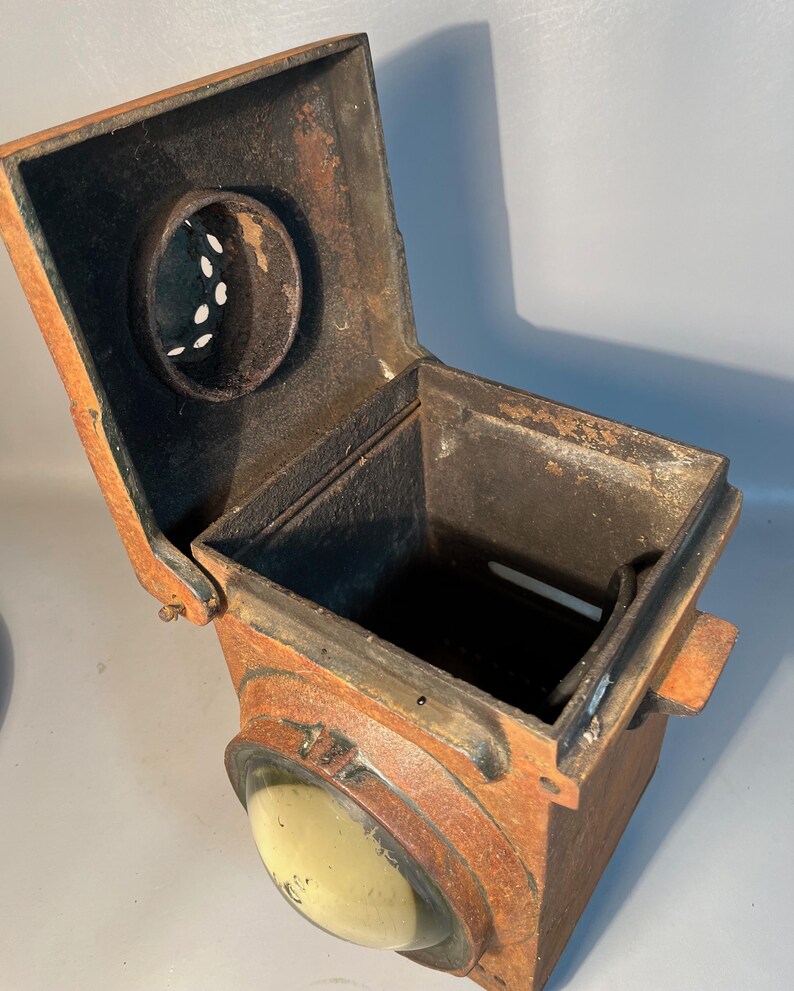 1923 UK Railroad Lantern Iron Signal Crossing Gate Lamp Bulls Eye Glass ...
