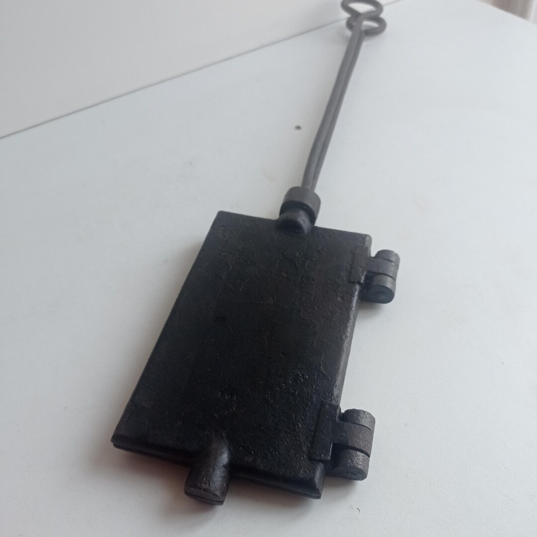 Antique Cast Iron Biscuit Maker With 6 Designs, With Long Handles and a ...