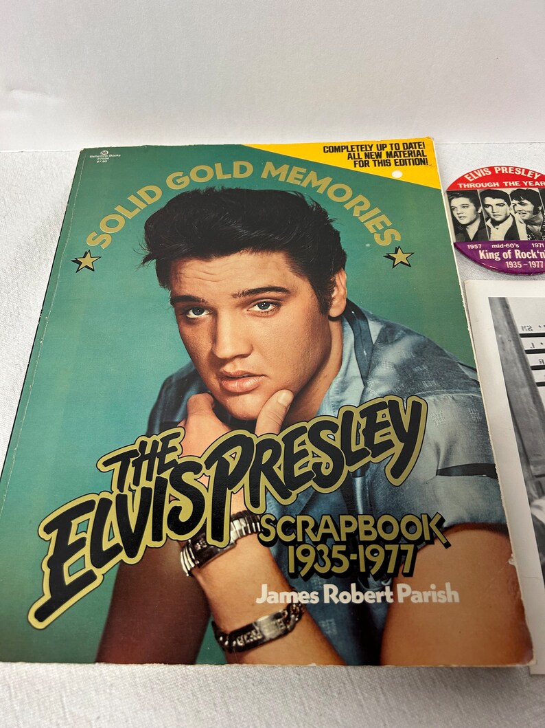 Solid Gold Memories, the ELVIS Presley Scrapbook, Photo and Pin, 1977 ...