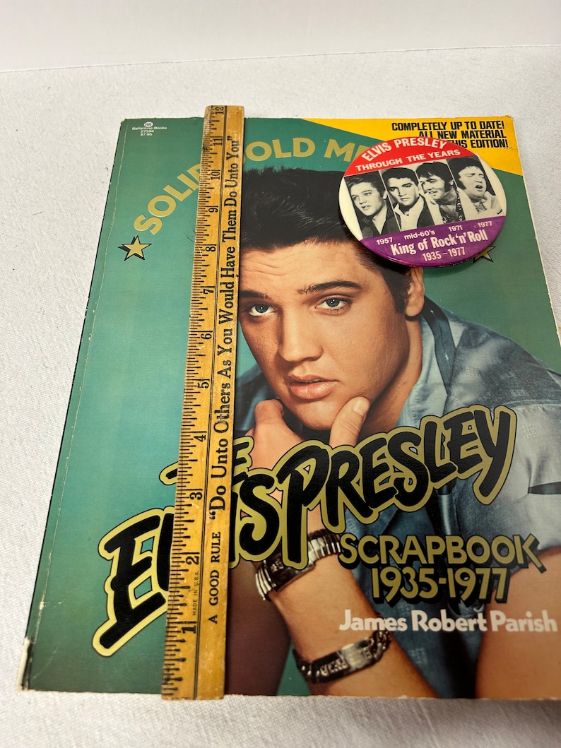 Solid Gold Memories, the ELVIS Presley Scrapbook, Photo and Pin, 1977 ...