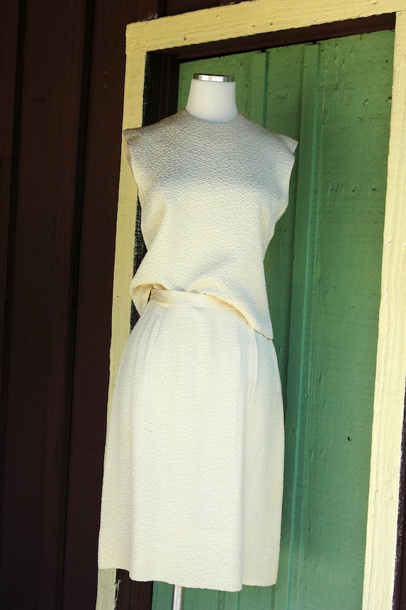 1960s Warm White Pale Yellow Crinkle Textured Shell a… - Gem