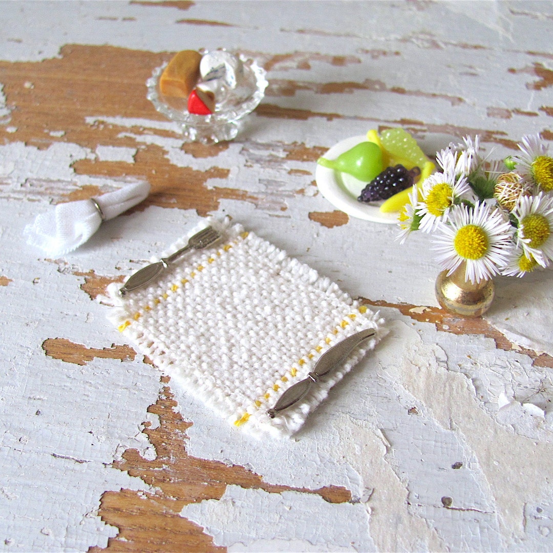 Dollhouse Furniture Miniature Placemat, Kitchen Table Mat, 1:12 Scale ...