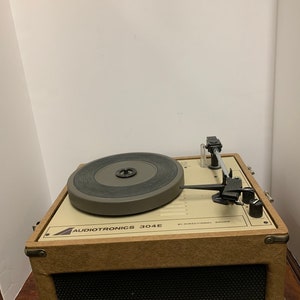 1970s Audiotronics Briefcase Record Player - Etsy