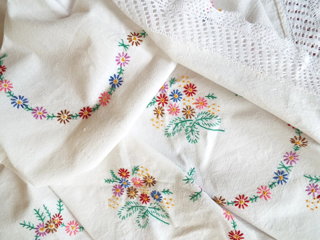 Vintage Square Tablecloth With Daisies and Flowers. Hand Embroidered ...