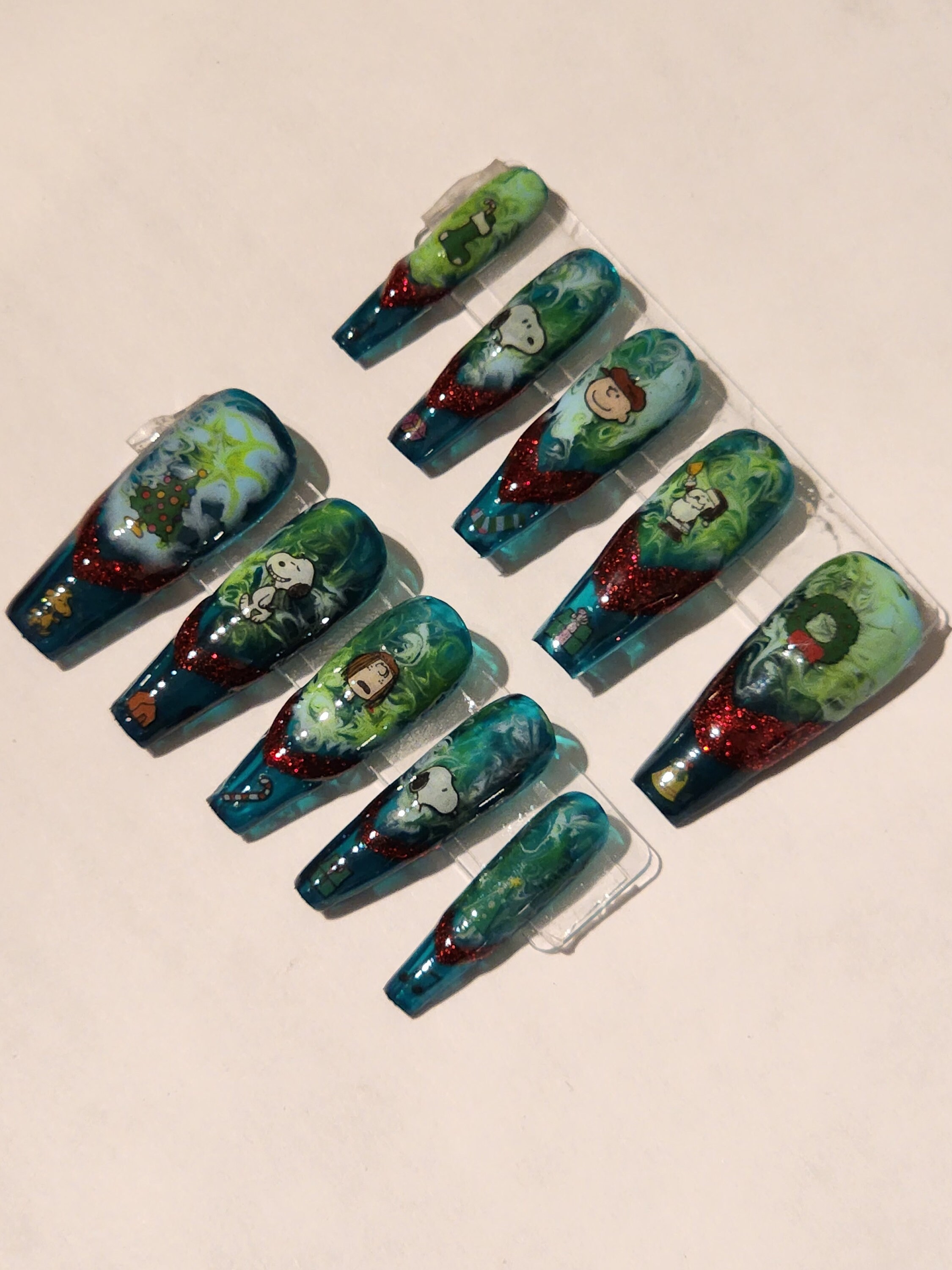 Snoopy and Charlie Brown Peanuts Characters Nails. - Etsy