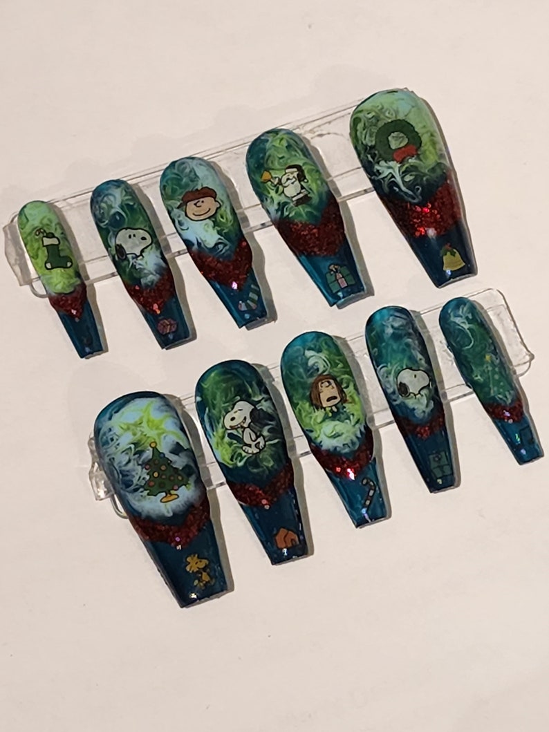 Snoopy and Charlie Brown Peanuts Characters Nails. - Etsy
