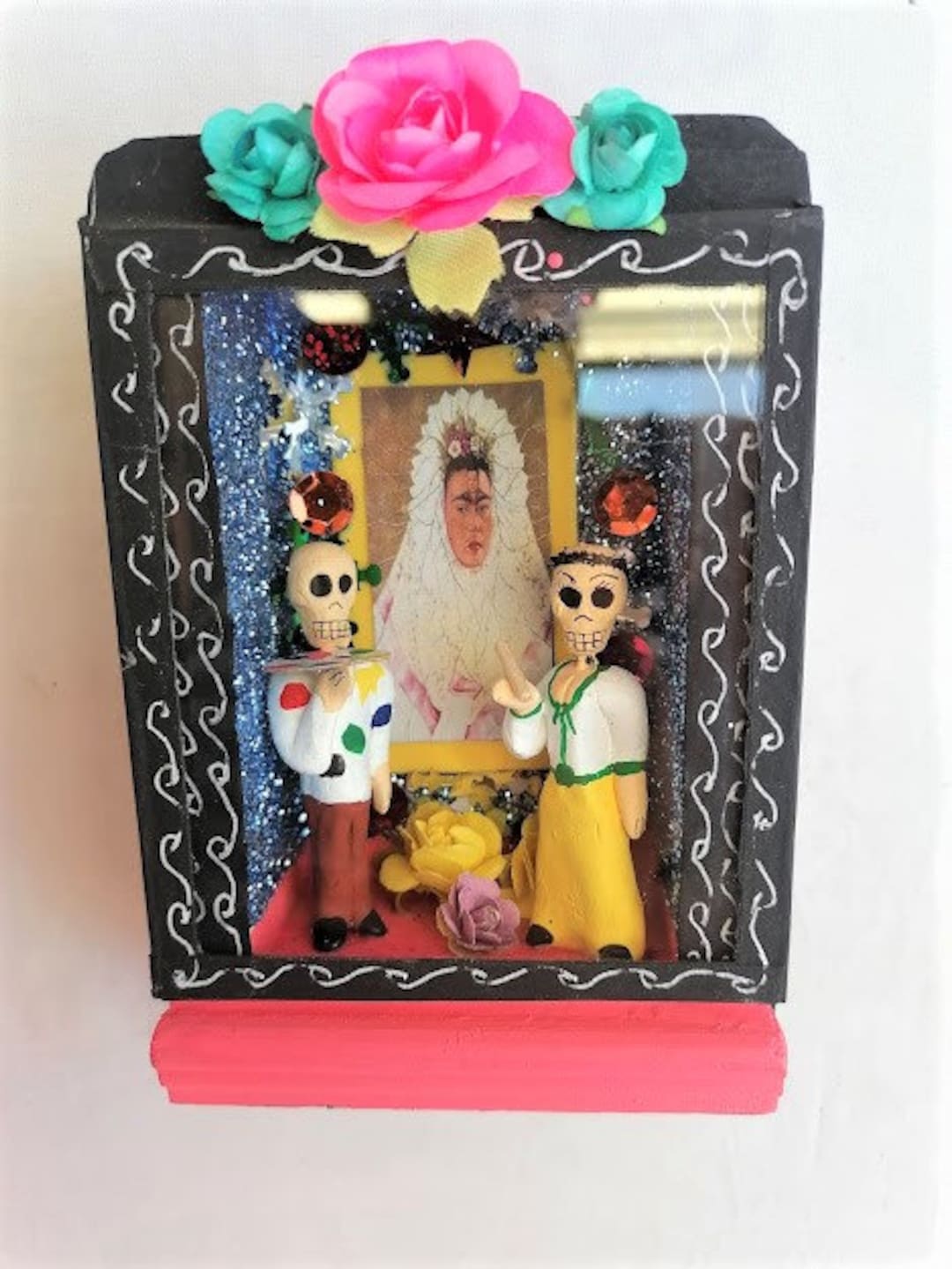 Nicho con Frida, nicho mediano con calaveras de cerámica, nicho de día ...